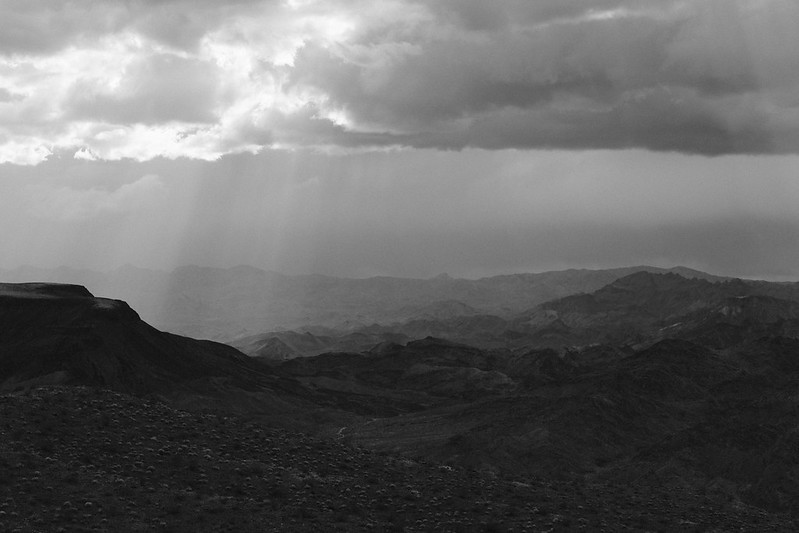 Photoessay: Monochrome Sun Rays Over Willow Beach, Arizona | FUJI X WEEKLY